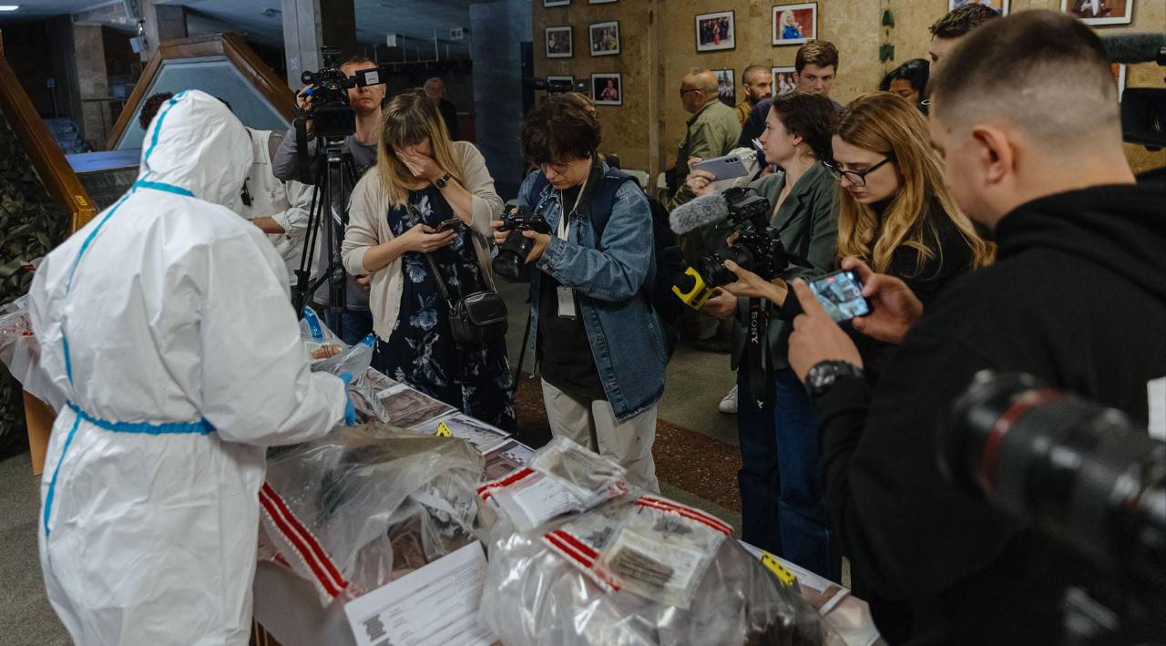Репатріація тіл: журналістам показали, як Росія знущається з пам’яті полеглих українських воїнів ...